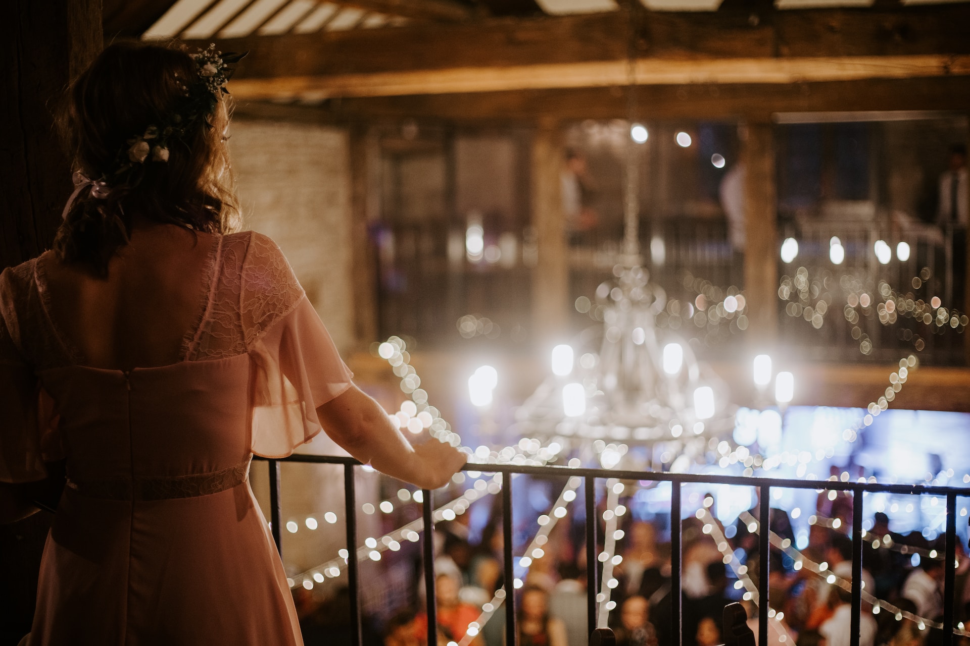 Everything You Need to Know About Hosting a Wedding Welcome Party | Guestie